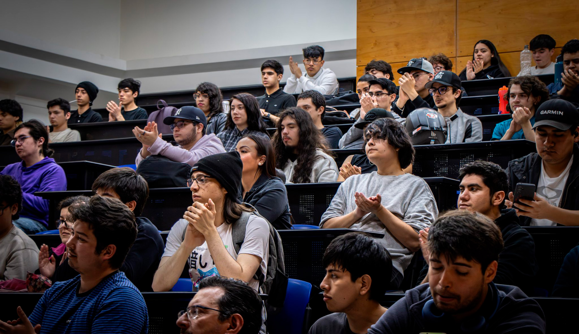 Duoc UC y Salesforce firman alianza para impulsar la formación digital con certificaciones ...